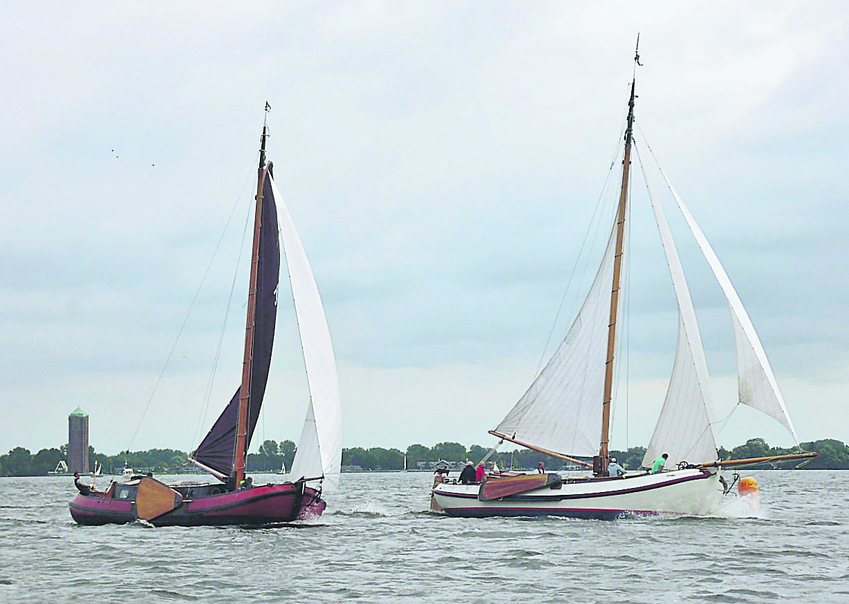Rond- en platbodems op Westeinderplassen - Nieuwe Meerbode