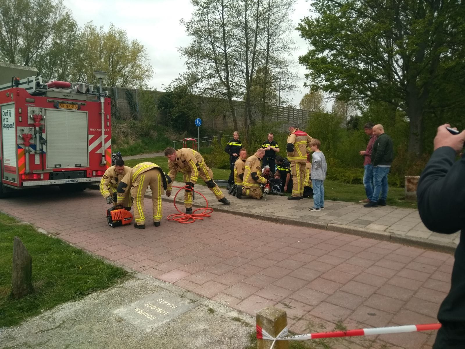 Hulp brandweer bij beknelling - Nieuwe Meerbode