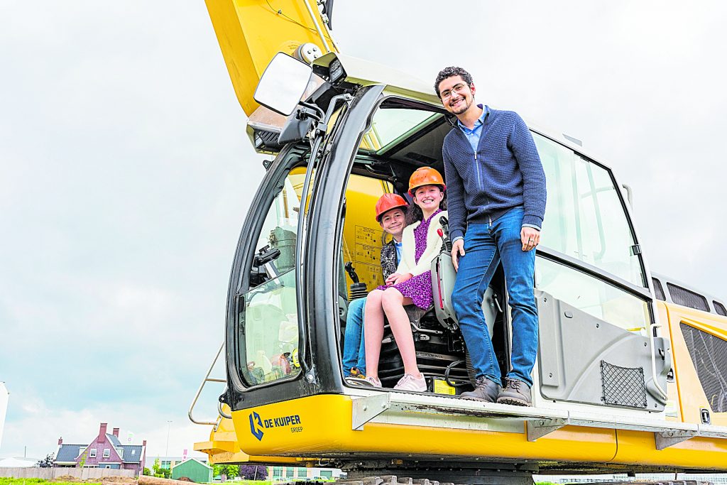 Nieuwkoop slaat 1e paal voor nieuwbouw - Nieuwe Meerbode