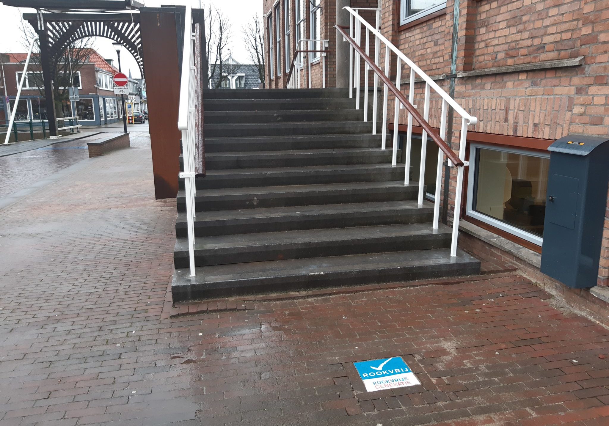 Rookvrije zone voor het gemeentehuis - Nieuwe Meerbode