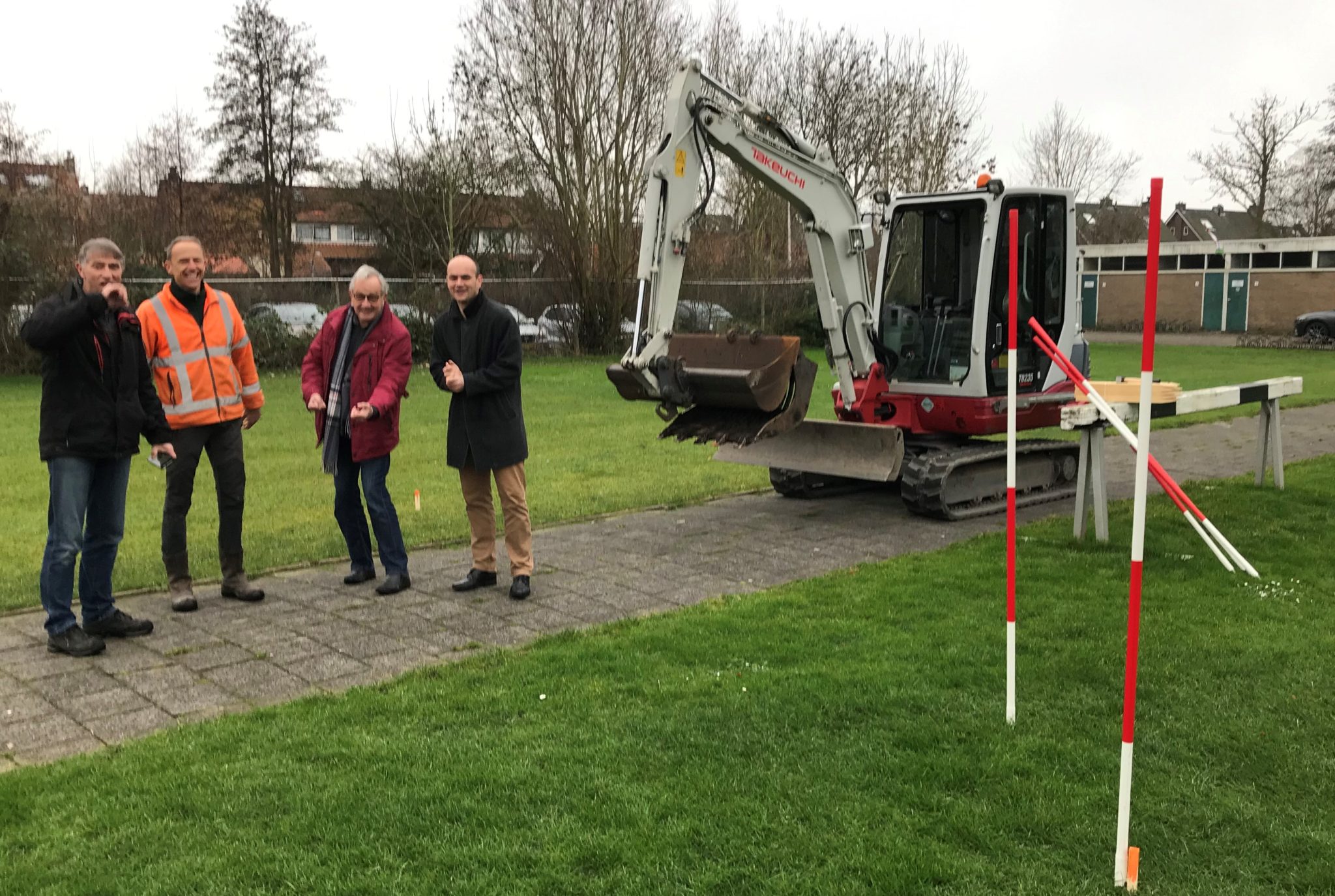 Eerste paal voor AVA-clubgebouw - Nieuwe Meerbode