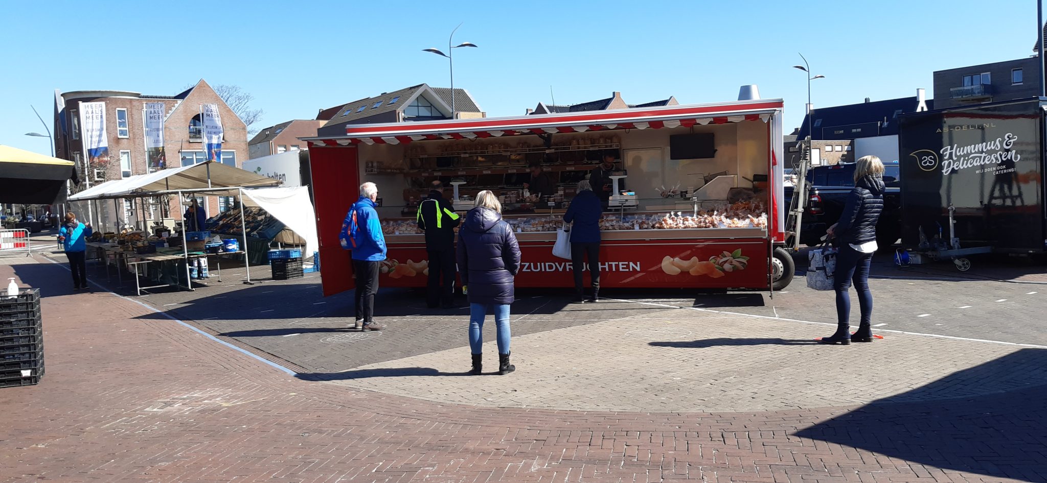 Weekmarkt met weer alléén etenswaren - Nieuwe Meerbode