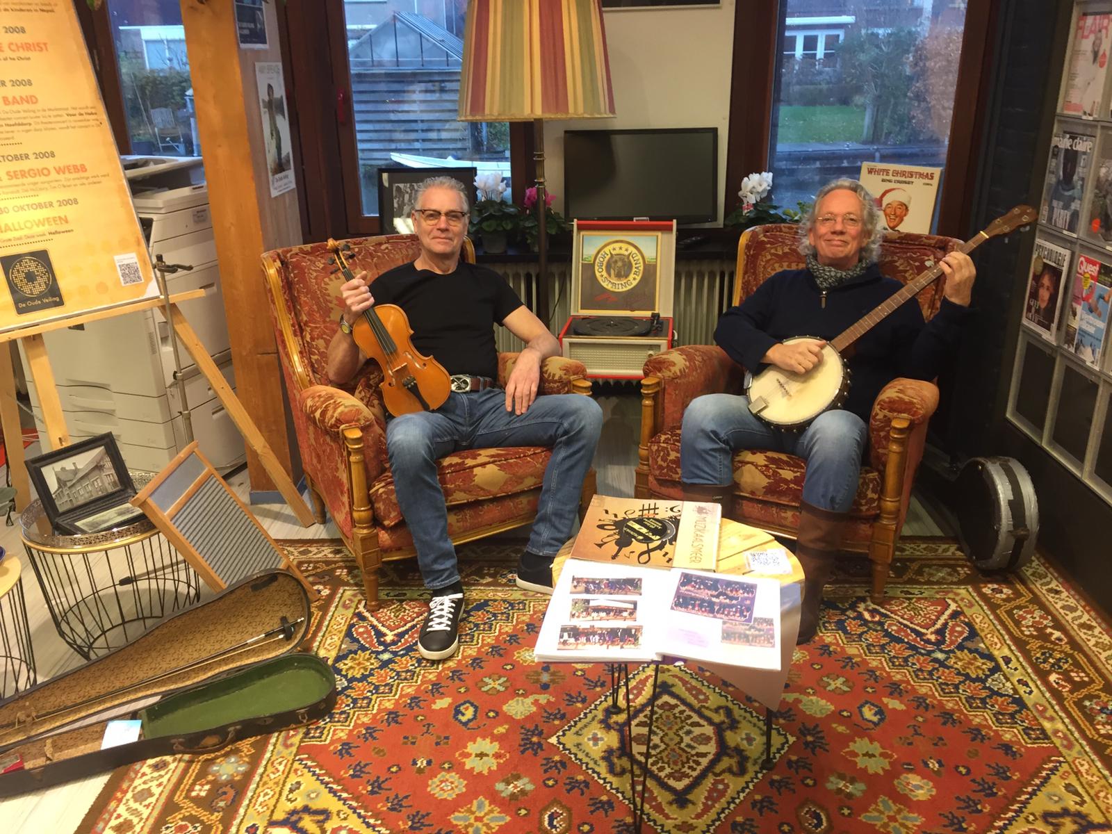 Hobo String Band 'live' in de bibliotheek - Nieuwe Meerbode