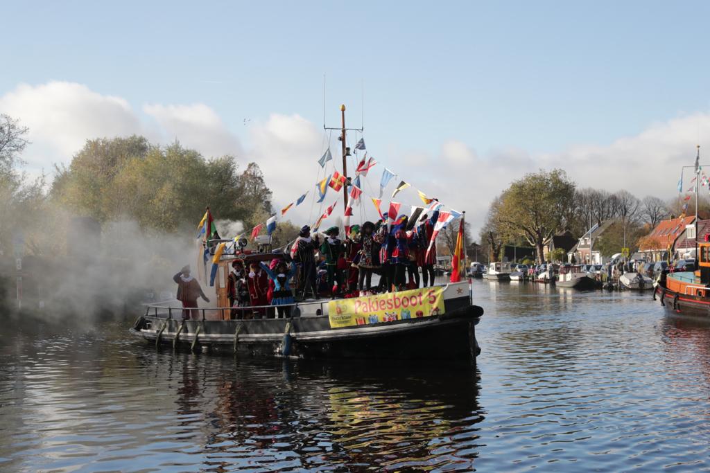 Brand op de boot bij intocht Sinterklaas - Nieuwe Meerbode