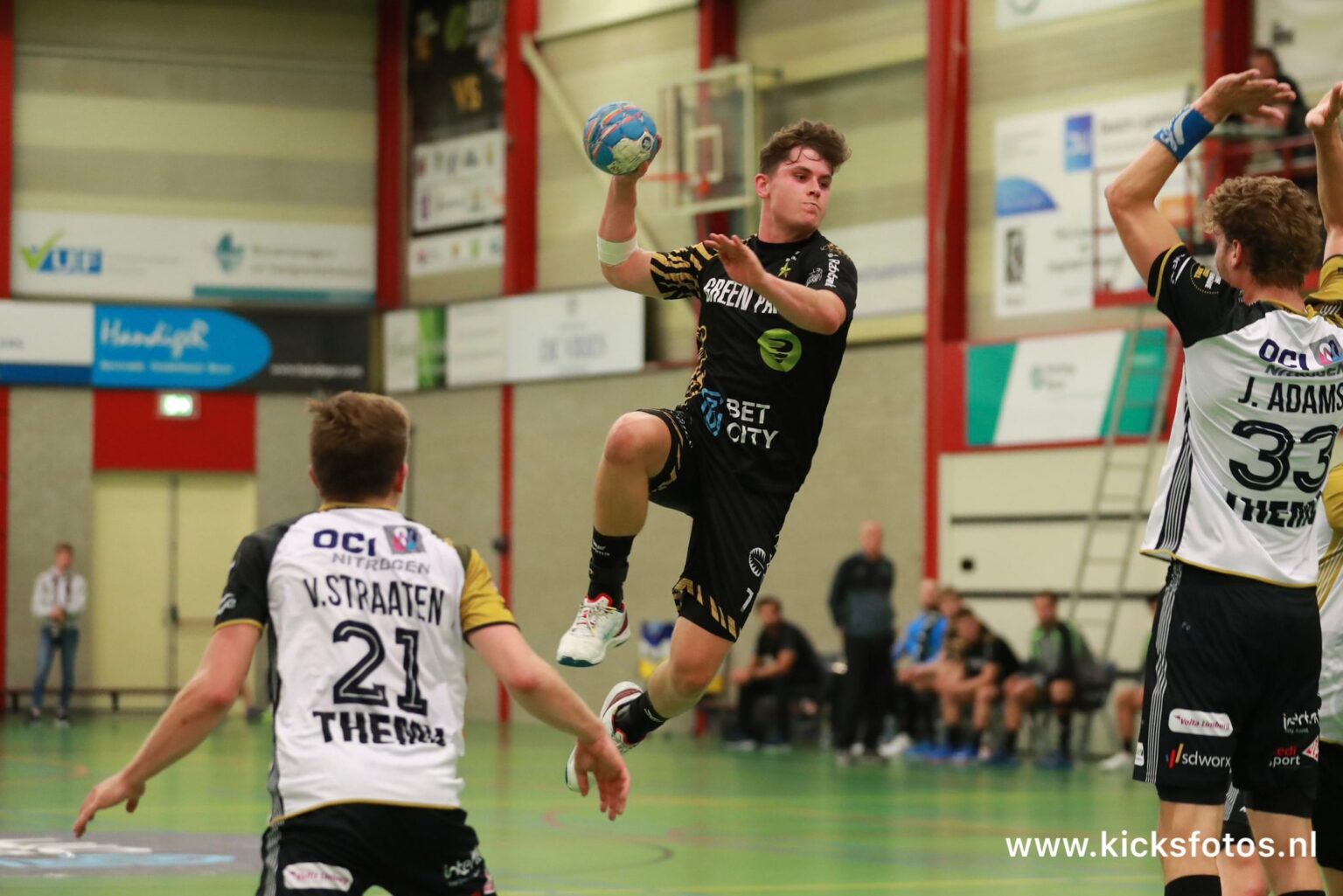 Handbal: Winst Green Park na thriller tegen Lions - Nieuwe Meerbode