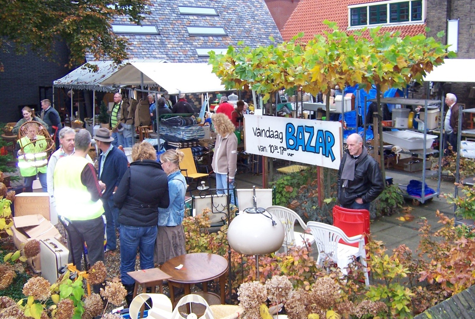 Zaterdag bazaar in/bij Doopsgezinde kerk - Nieuwe Meerbode