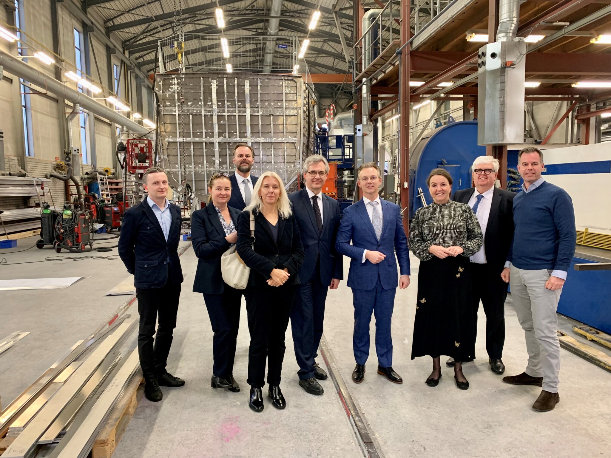 Poolse ambassadeur op bezoek in Aalsmeer - Nieuwe Meerbode