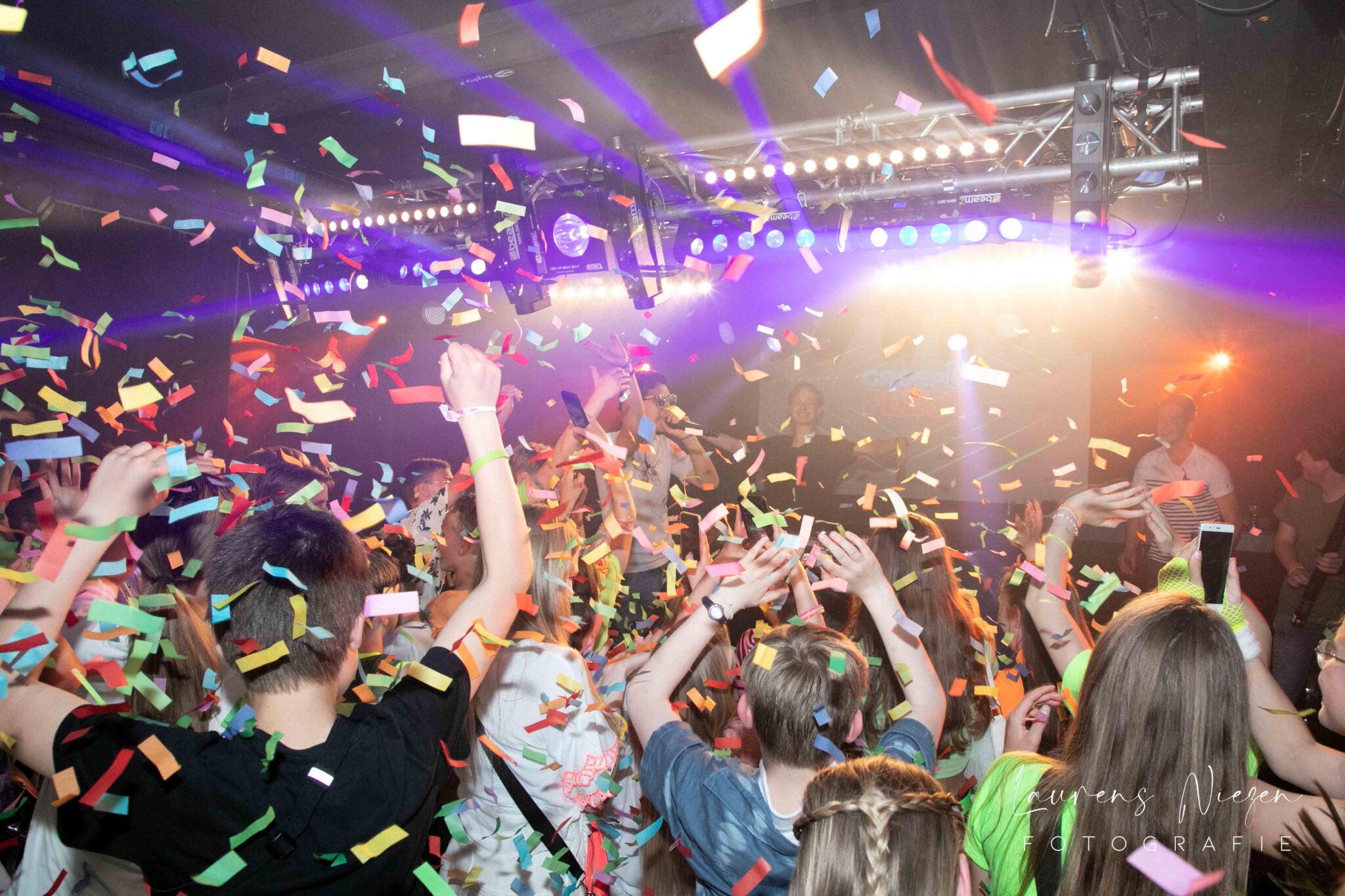 Weer Groep 8 Feest in N201 Aalsmeer - Nieuwe Meerbode