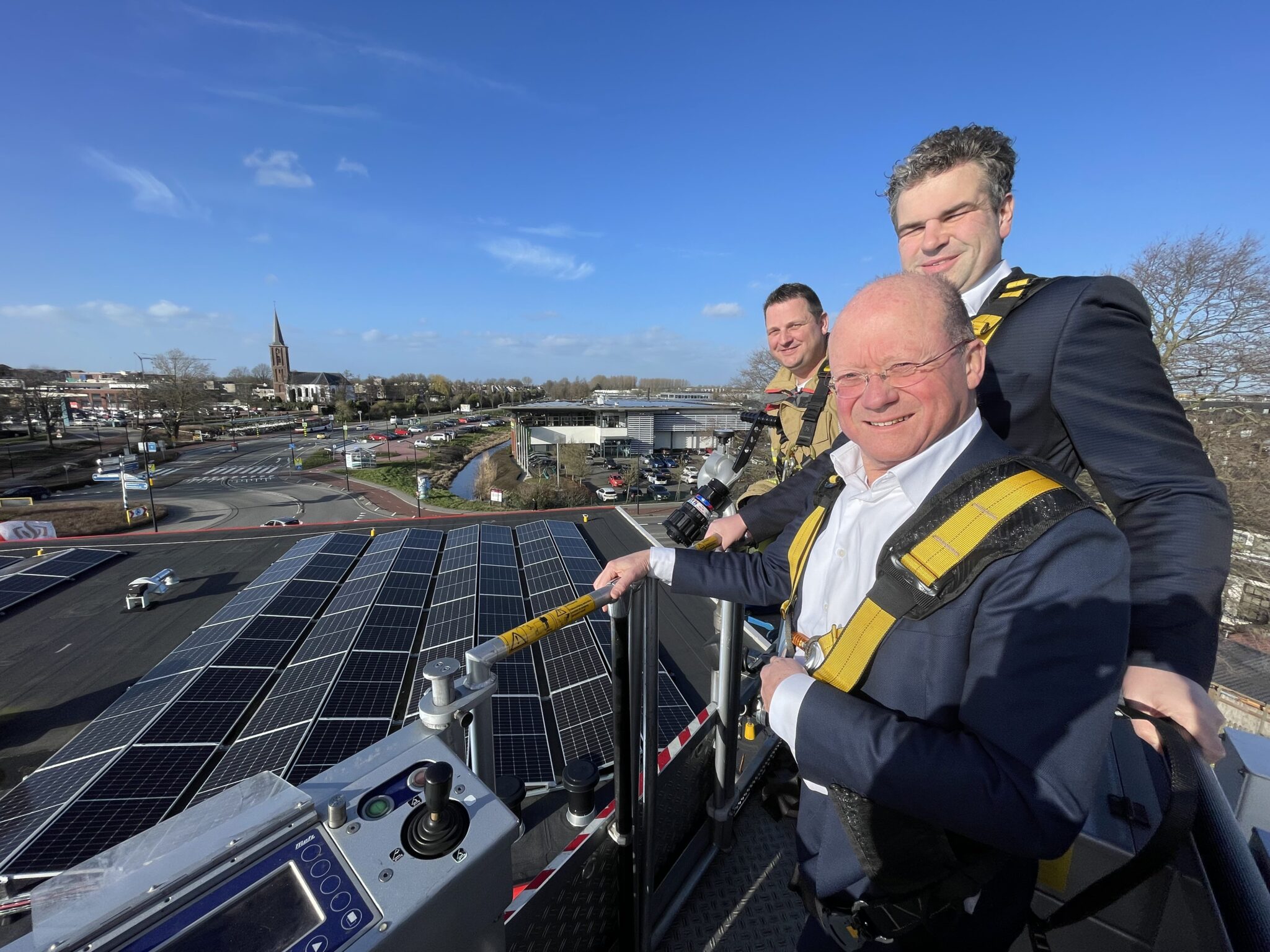 128 Zonnepanelen Op Dak Brandweerkazerne In Mijdrecht Oozo Nl