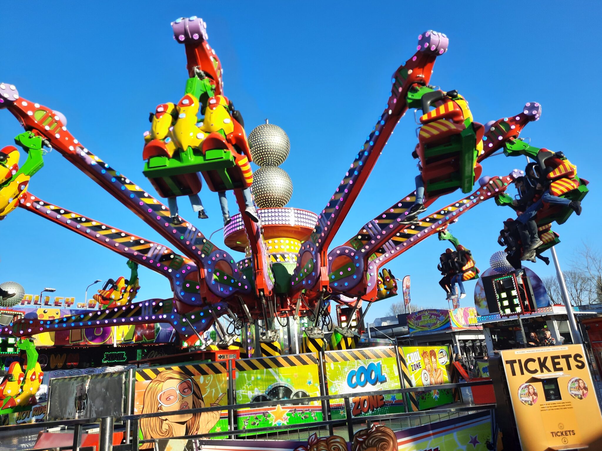 Zonnige start van de kermis in Aalsmeer - Nieuwe Meerbode
