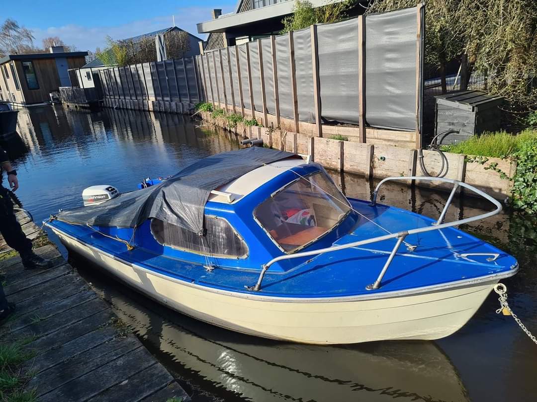Bootje aan komen drijven: Eigenaar gezocht - Nieuwe Meerbode