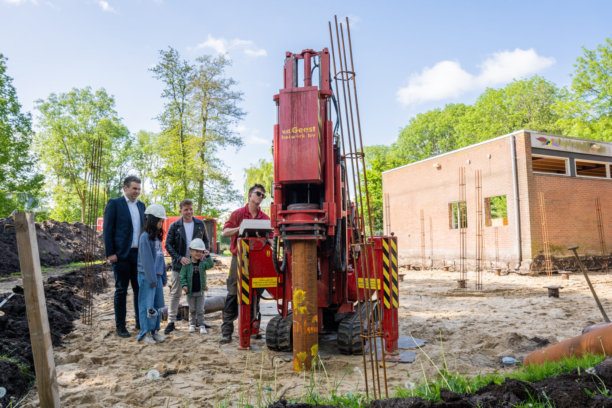 Eerste paal voor uitbreiding Pijlstaartschool - Nieuwe Meerbode