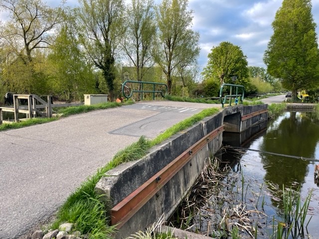 Betonnen brug Demmerik per direct afgesloten - Nieuwe Meerbode