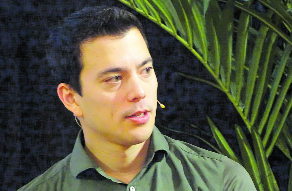 Andries Tunru verrast met meesterlijke improvisatie - Nieuwe Meerbode