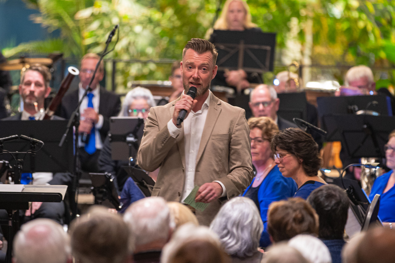 Energiek concert 110-jarige Aalsmeers Harmonie - Nieuwe Meerbode