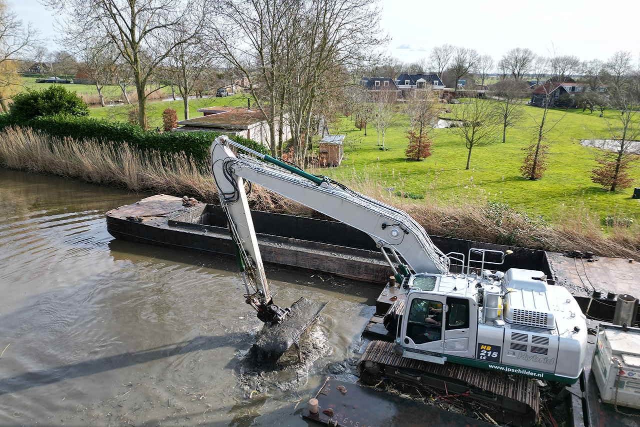 Waterschap baggert Oude Waver - Nieuwe Meerbode