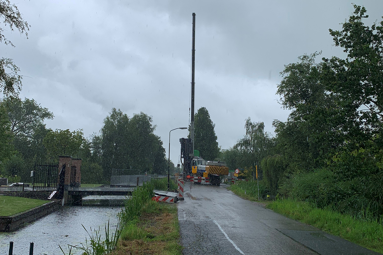 Eerste paal voor nieuwe brug in Demmerik - Nieuwe Meerbode