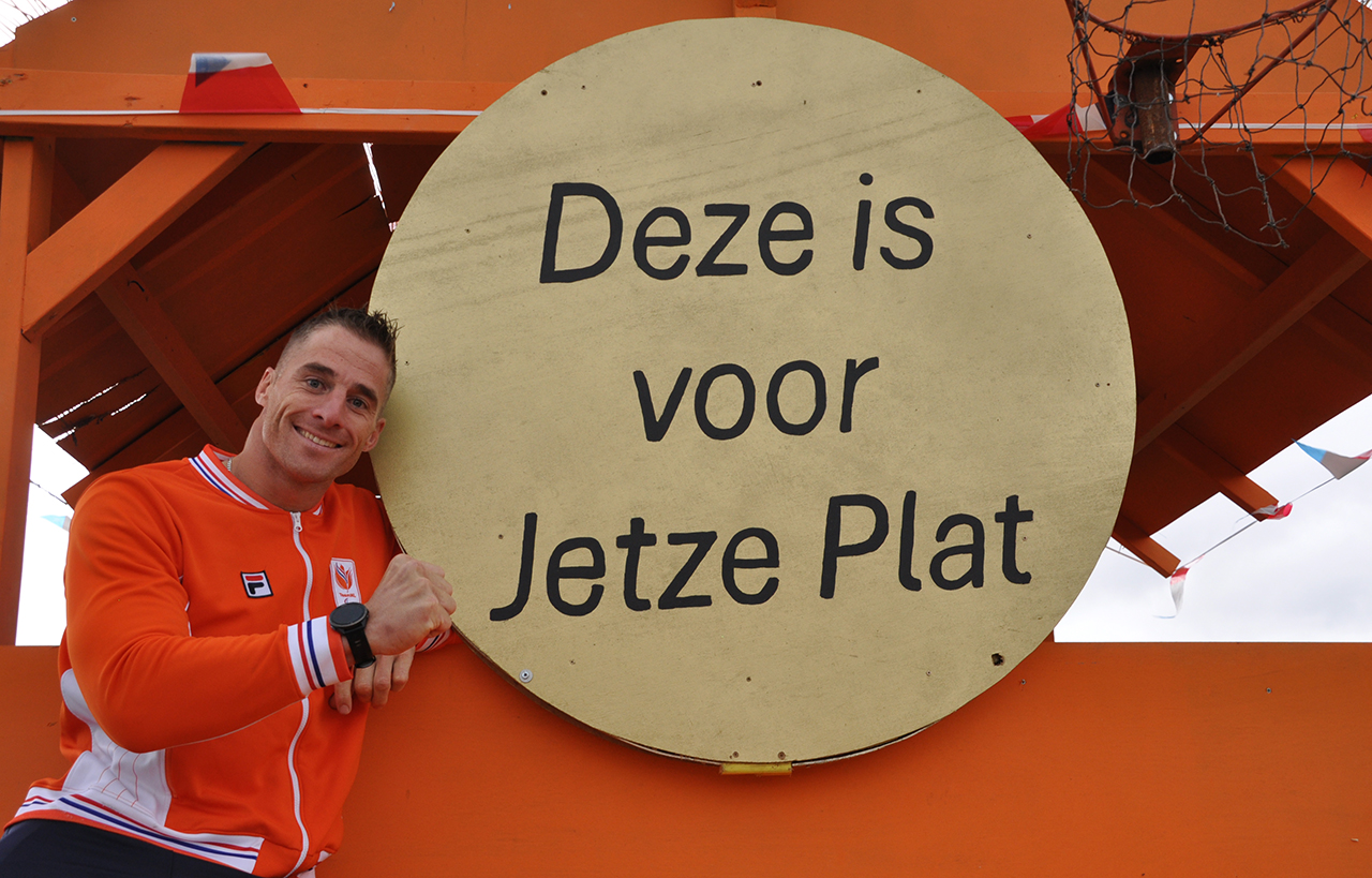 Paralympisch kampioen Jetze Plat feestelijk ingehaald - Nieuwe Meerbode