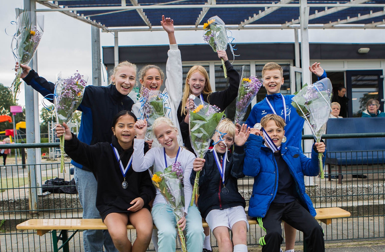 De Vinken huldigt negen najaarskampioenen - Nieuwe Meerbode