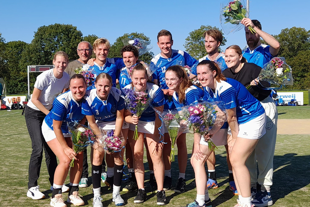Kampioenschap en promotie voor De Vinken 2 - Nieuwe Meerbode