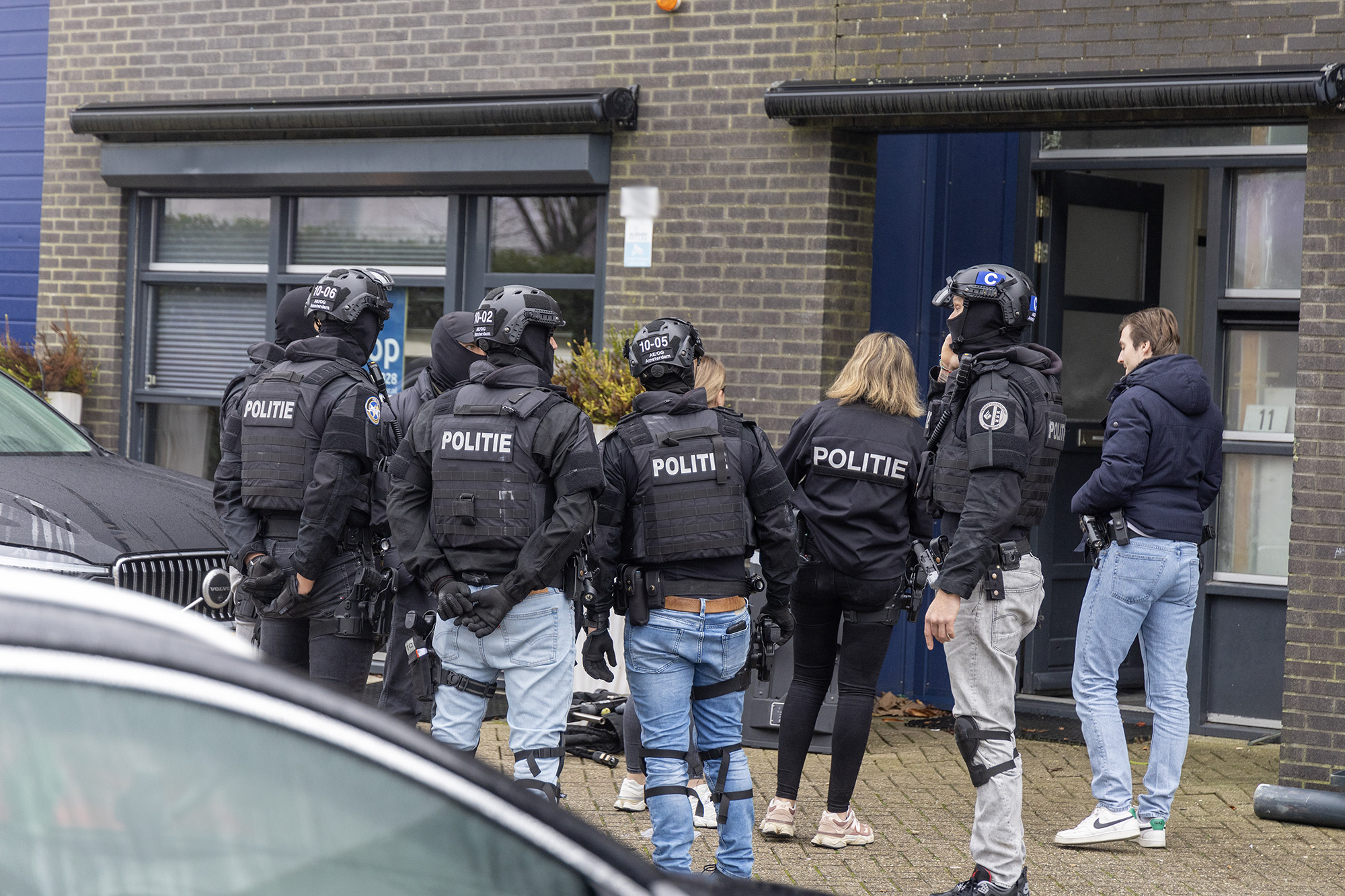 Inval politie bij bedrijf in Uithoorn - Nieuwe Meerbode