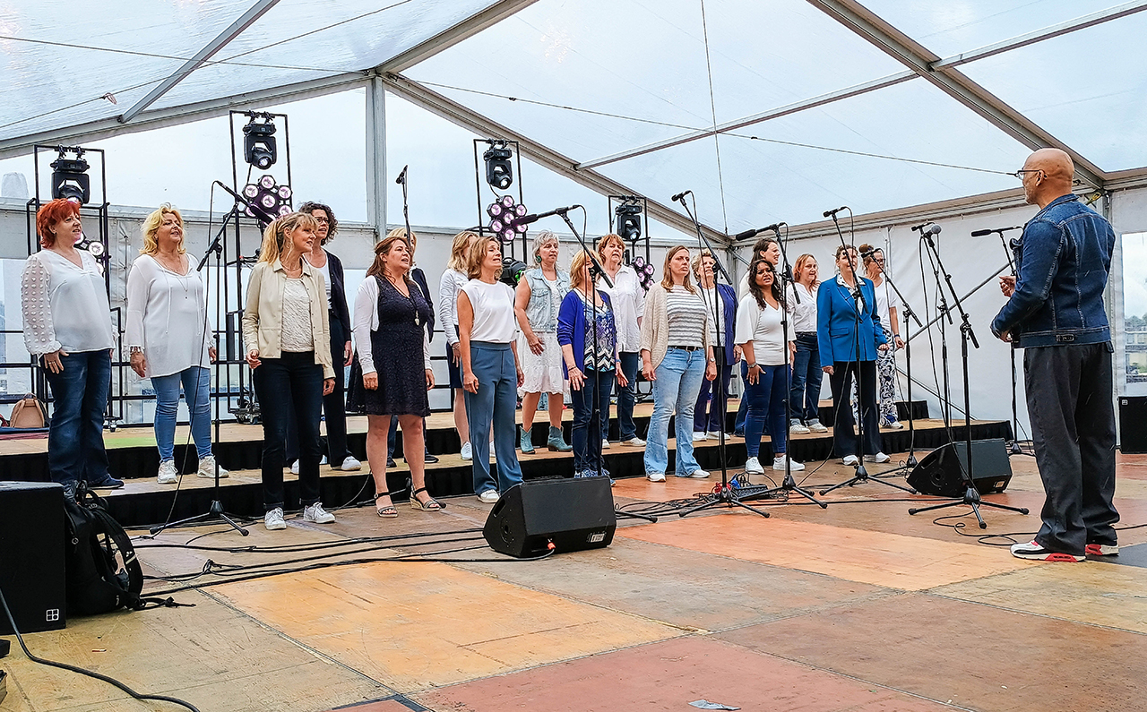 Koor Raise Your Voice heeft plek voor sopranen - Nieuwe Meerbode