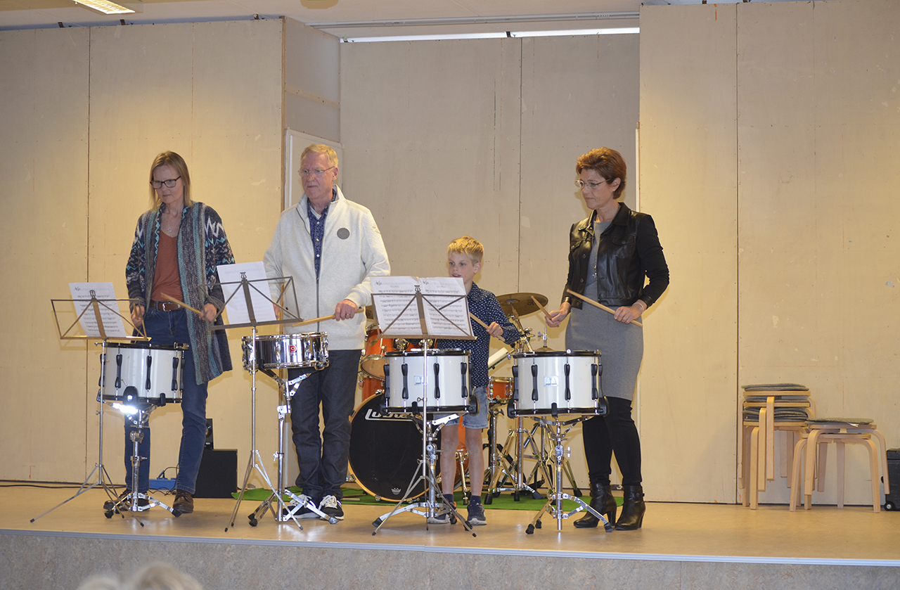 Open podium in De Kwakel - Nieuwe Meerbode