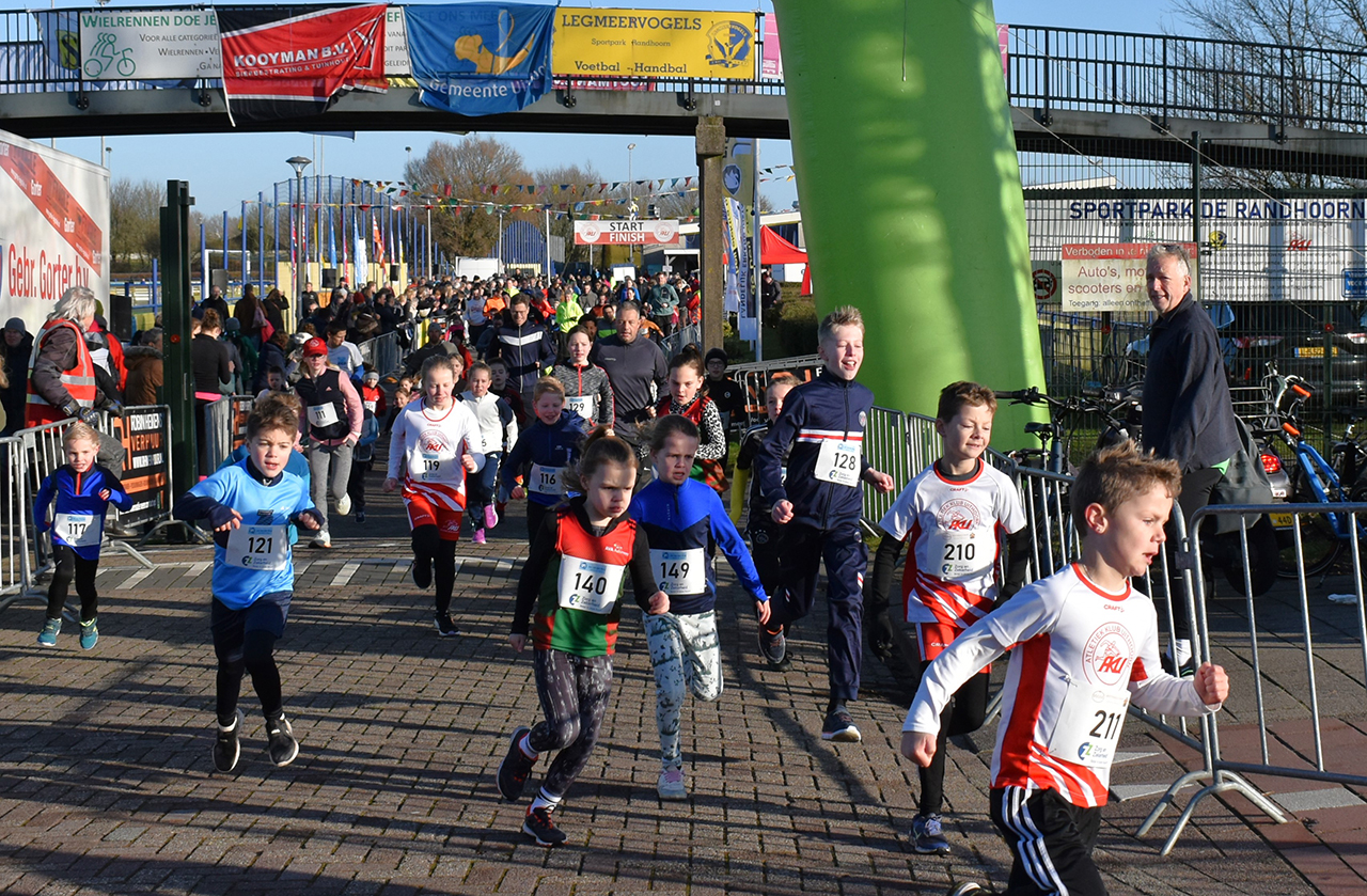 AKU Kinderloop brengt jonge lopers in beweging - Nieuwe Meerbode