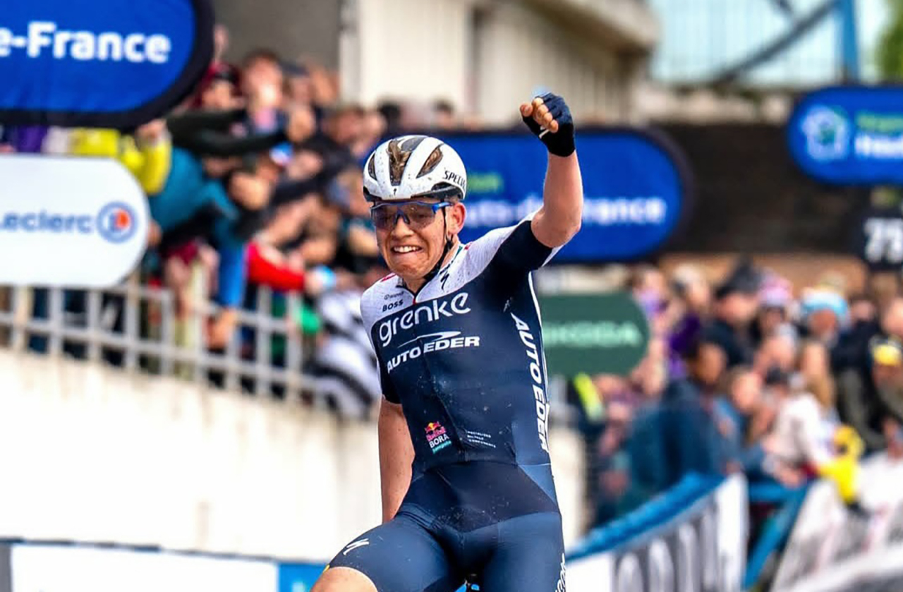 Michiel Mouris uit Baambrugge wint Parijs-Roubaix - Nieuwe Meerbode