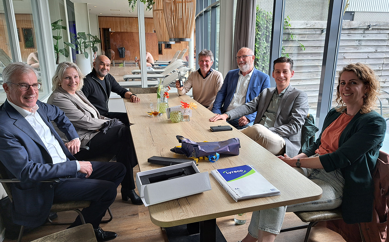 College op bezoek bij Amstelhof en Poldersport - Nieuwe Meerbode