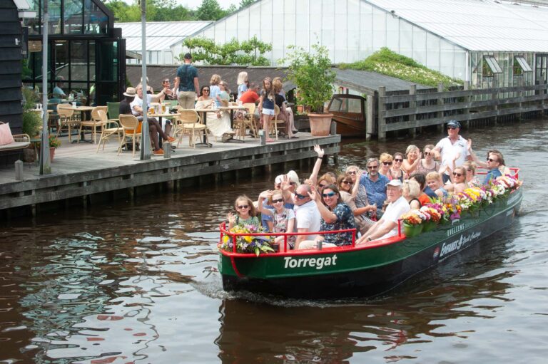 Bloemen en kunst tijdens Aalsmeer Flower Festival - Nieuwe Meerbode