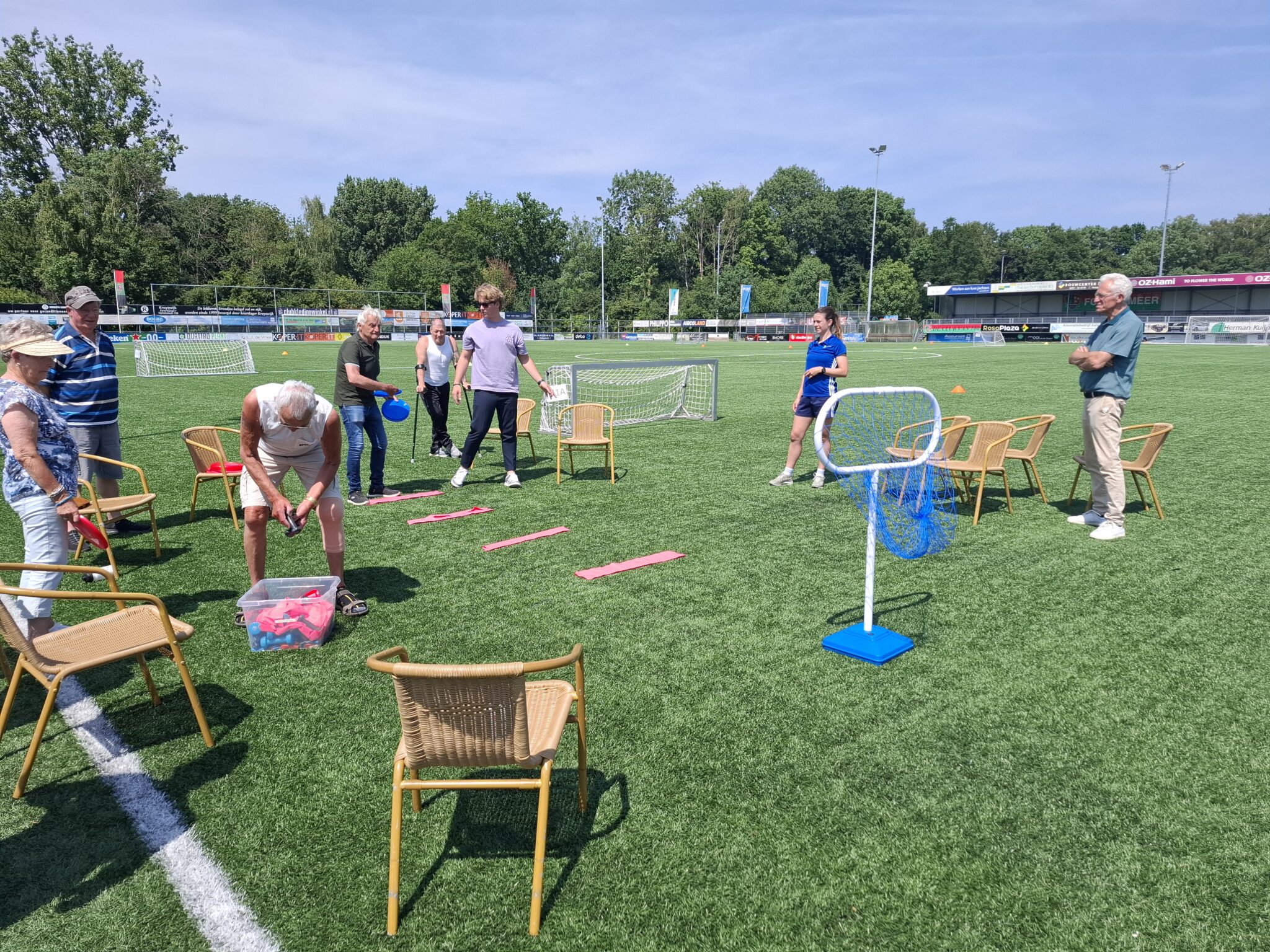 Vrijwilligers gezocht voor 'de derde helft' - Nieuwe Meerbode
