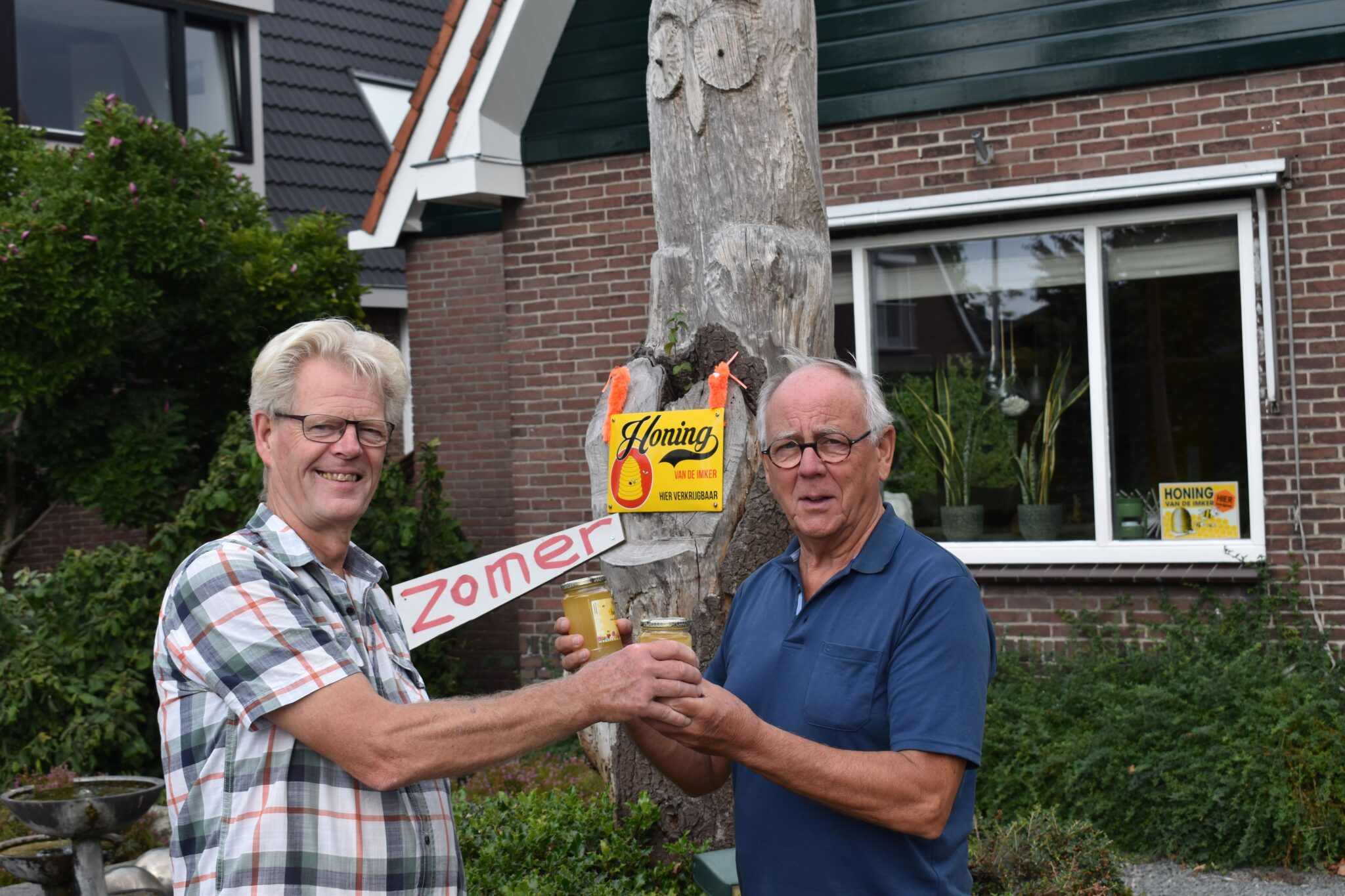 Imker doneert honing aan Voedselbank Aalsmeer - Nieuwe Meerbode