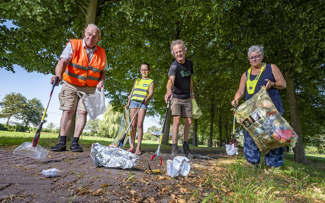 Miljoen kilometer zwerfvuilvrij met HelemaalGroen - Nieuwe Meerbode