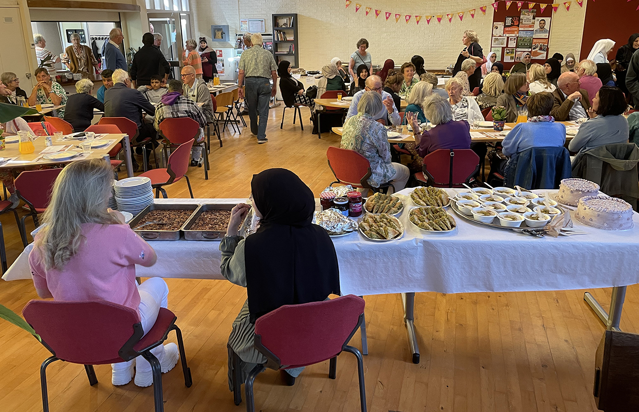 MultiCulti Eettafel: een tafel vol verhalen - Nieuwe Meerbode